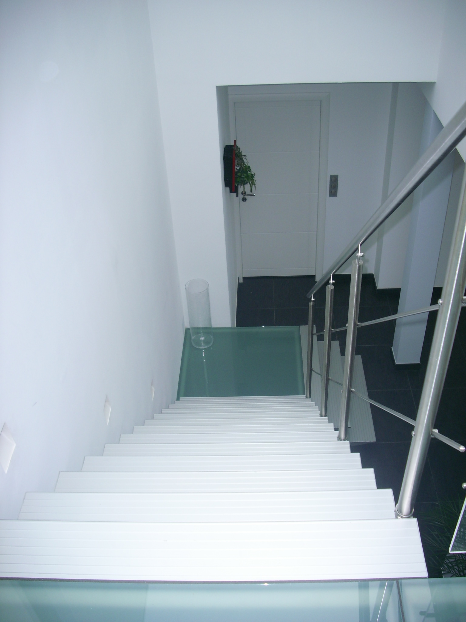 Modern stair Triangle at Hirson | www.graah.be