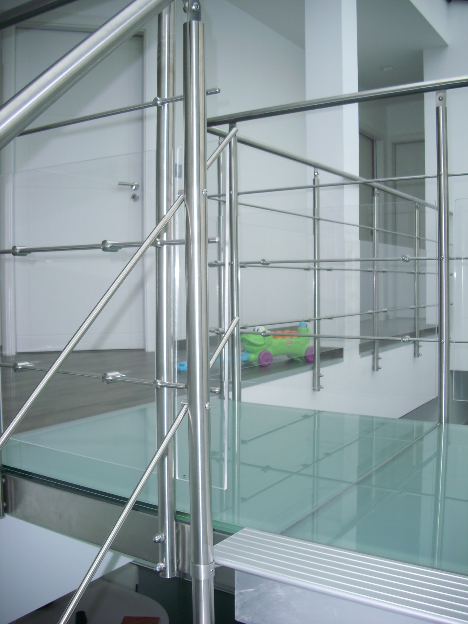 Modern stair Triangle at Hirson | www.graah.be