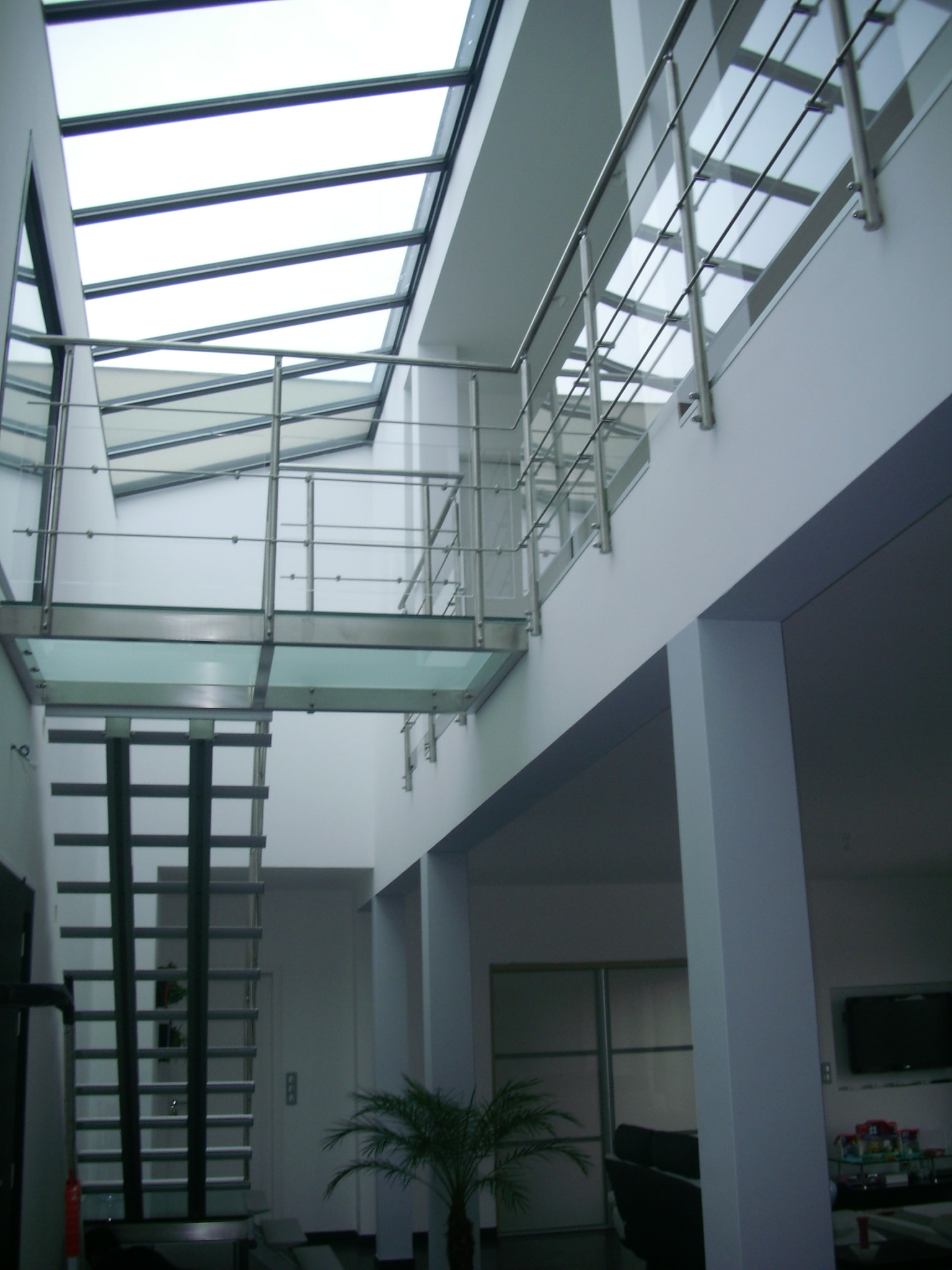 Modern stair Triangle at Hirson | www.graah.be