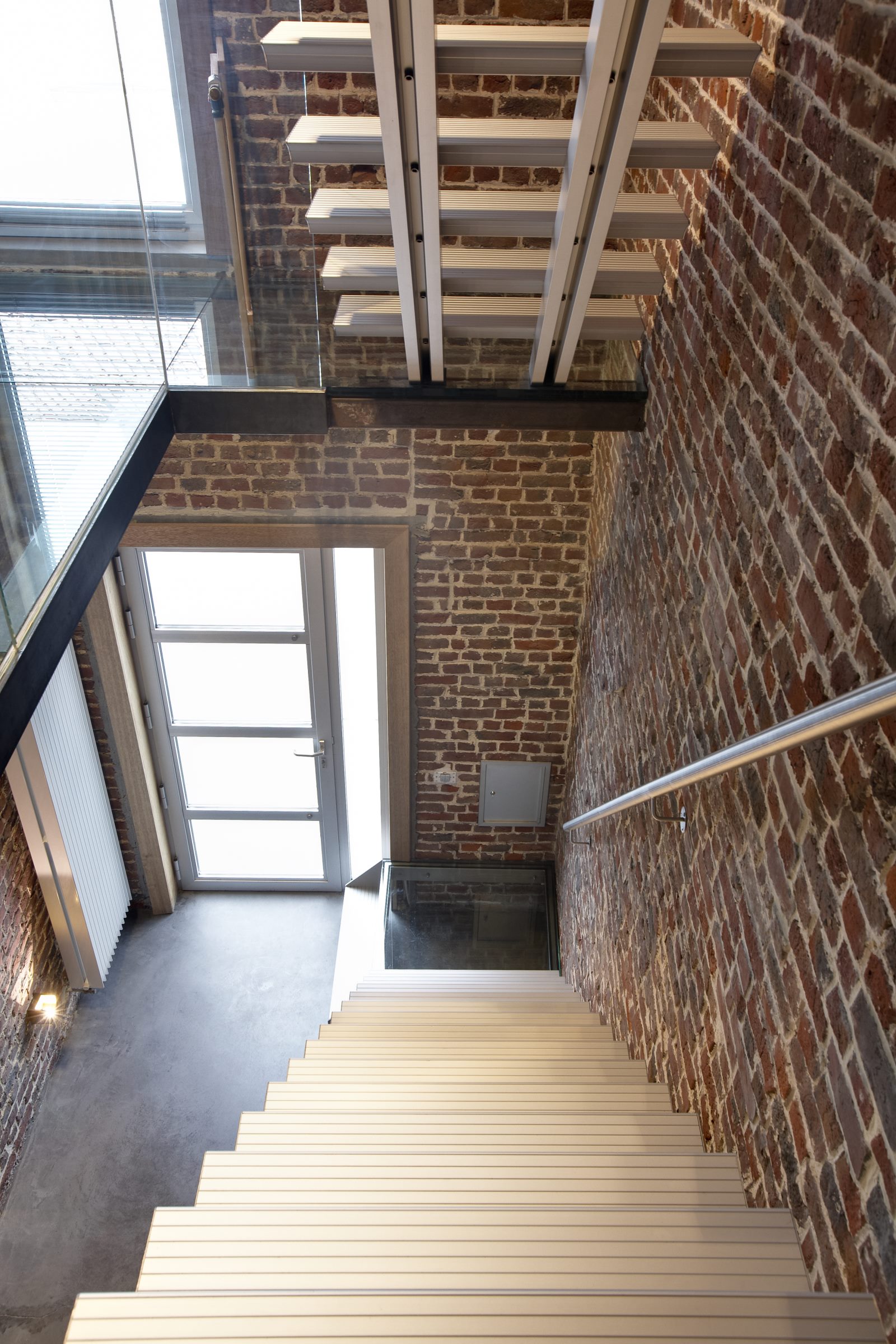 Modern stair Triangle at Malfait | www.graah.be