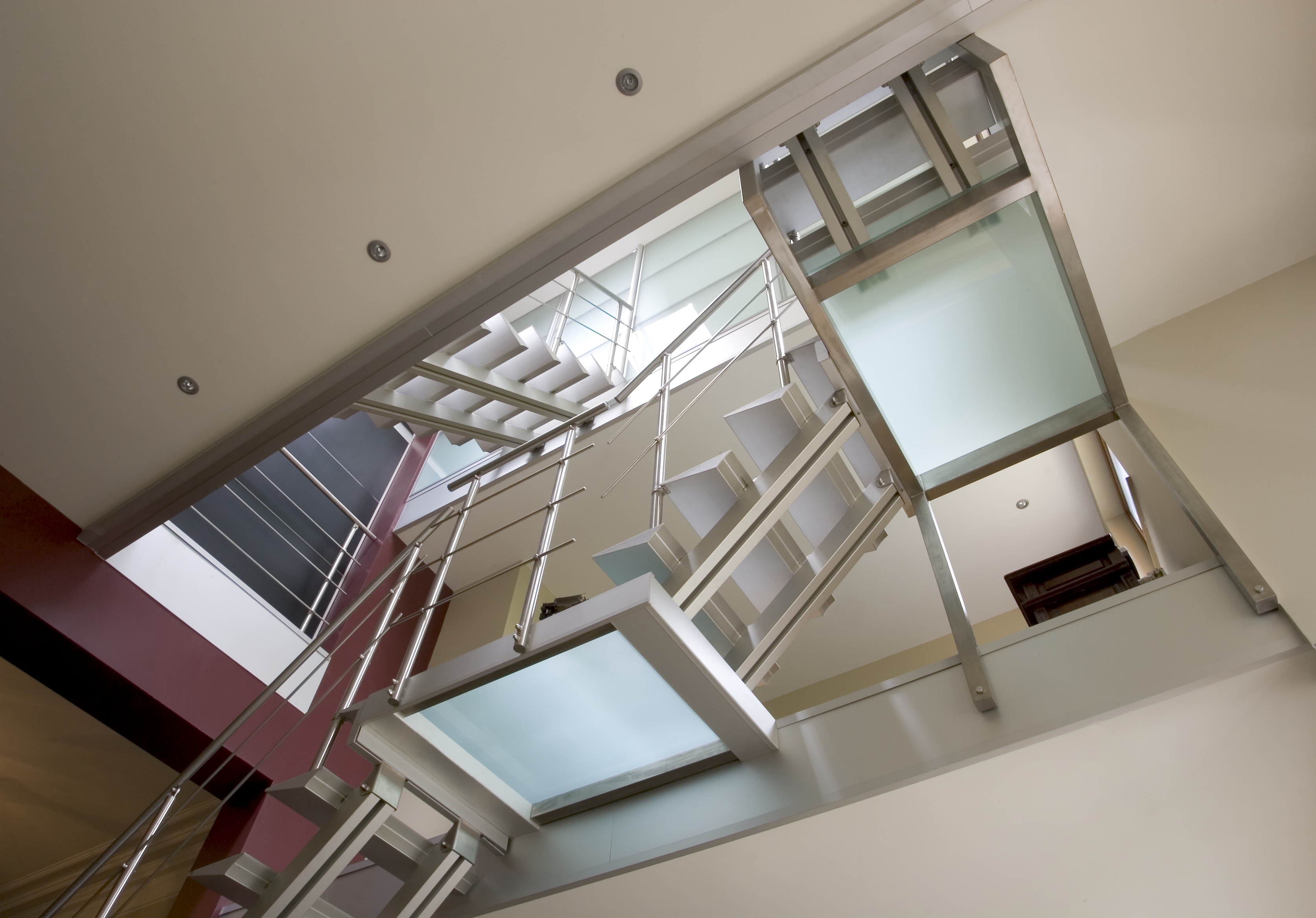 Trap Triangle in een moderne villa - Graah aluminium designtrappen