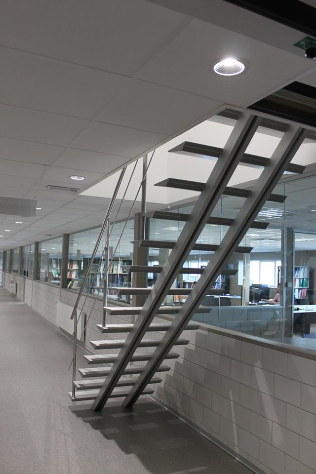 Modern stair Triangle at the company Sax / Florisan | www.graah.be