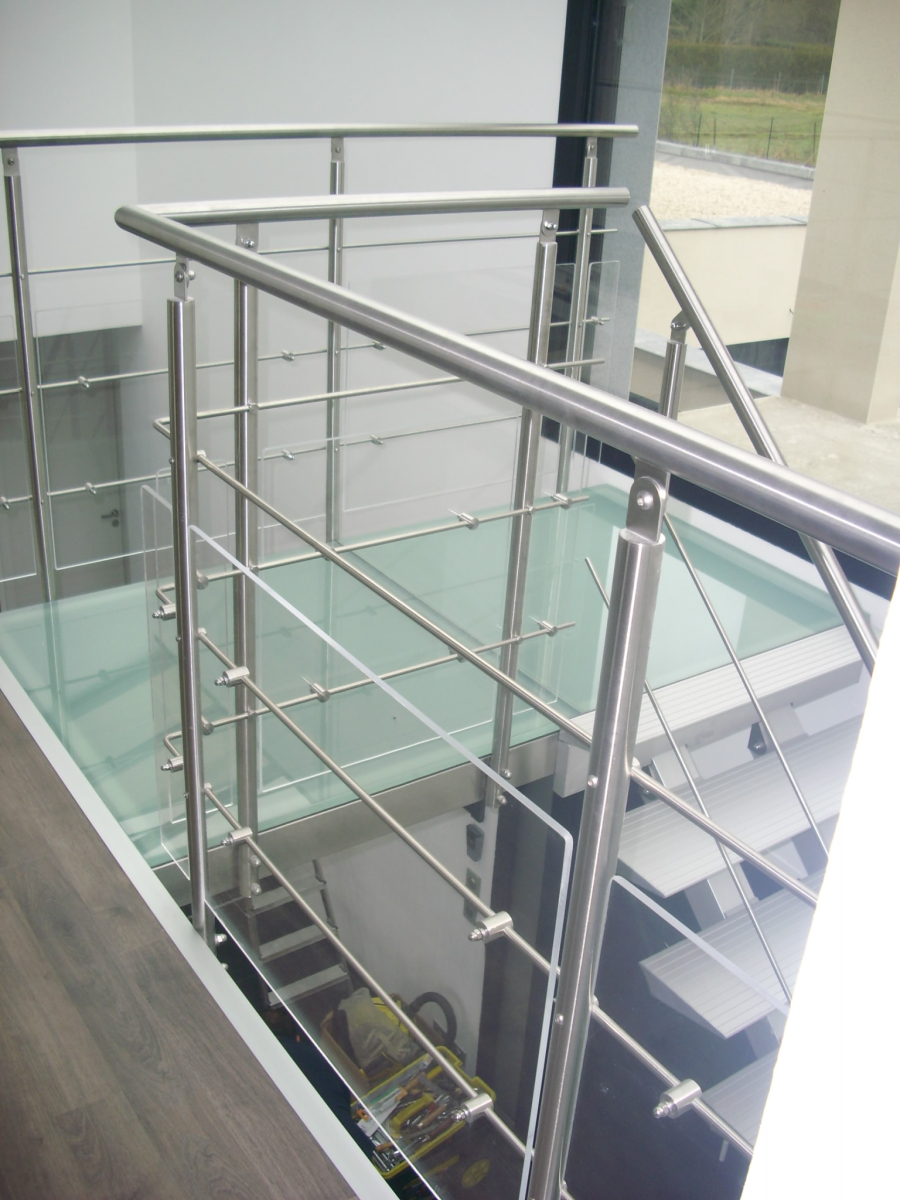 Modern stair Triangle at Hirson | www.graah.be