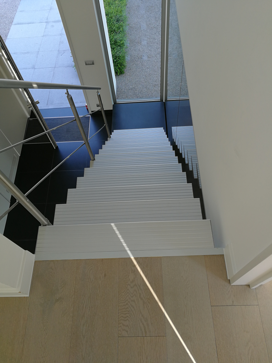 Modern stair Triangle at Wyseur | www.graah.be