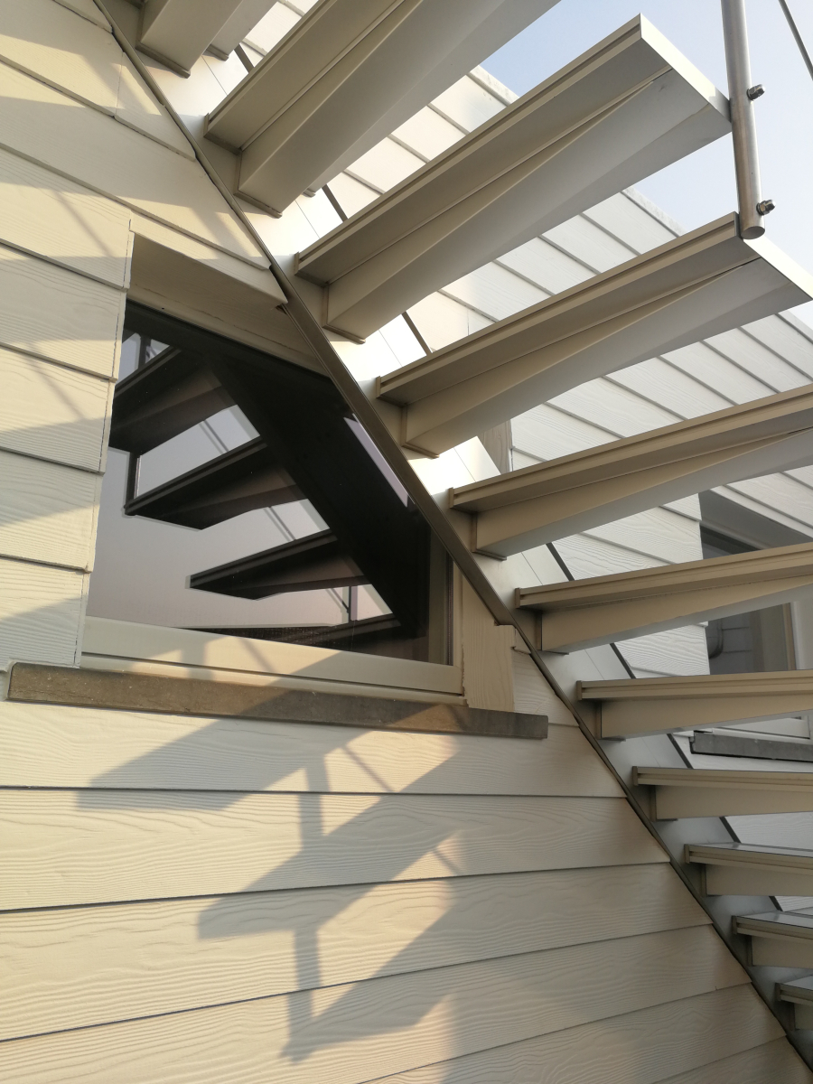 Floating outdoor staircase Solitaire | www.graah.be