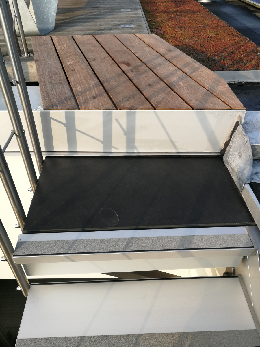 Floating outdoor staircase Solitaire | www.graah.be