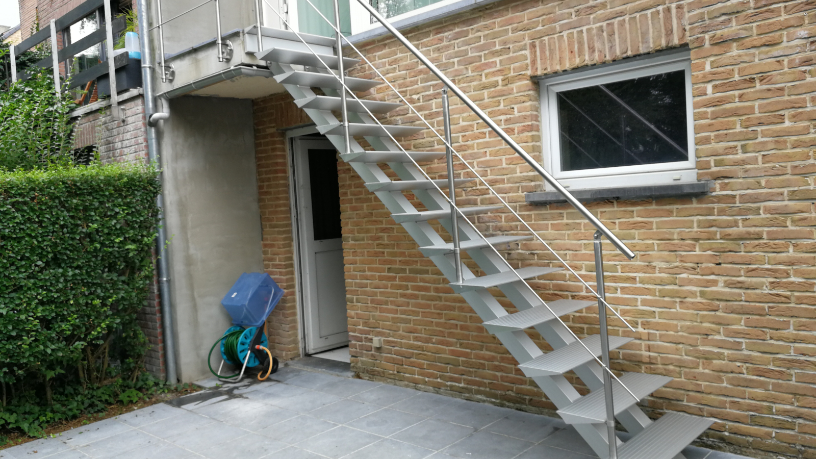 Nieuwe buitentrap naar nieuwe veranda - Graah aluminium designtrappen