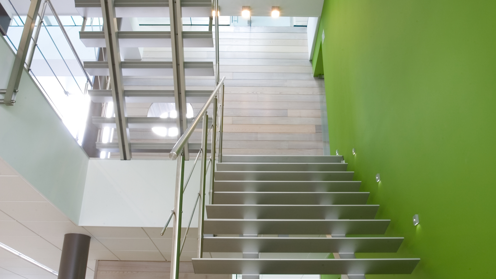 Modern stair Triangle in the company Fiscovan | www.graah.be