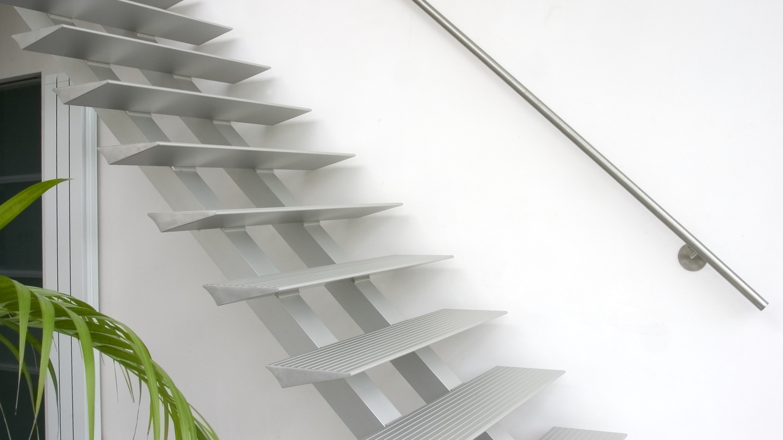 Trap Triangle in een moderne villa - Graah aluminium designtrappen
