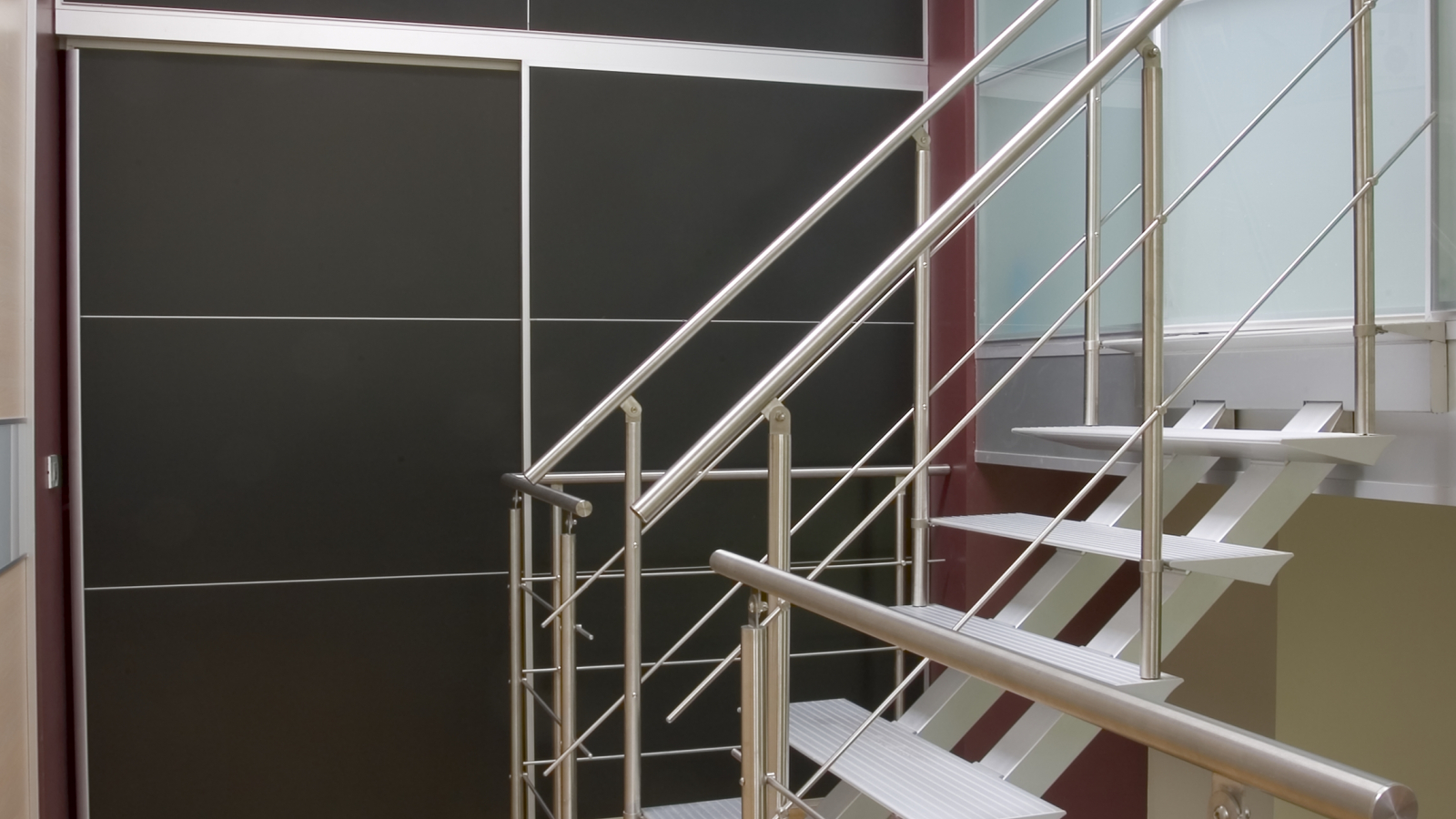 Trap Triangle in een moderne villa - Graah aluminium designtrappen