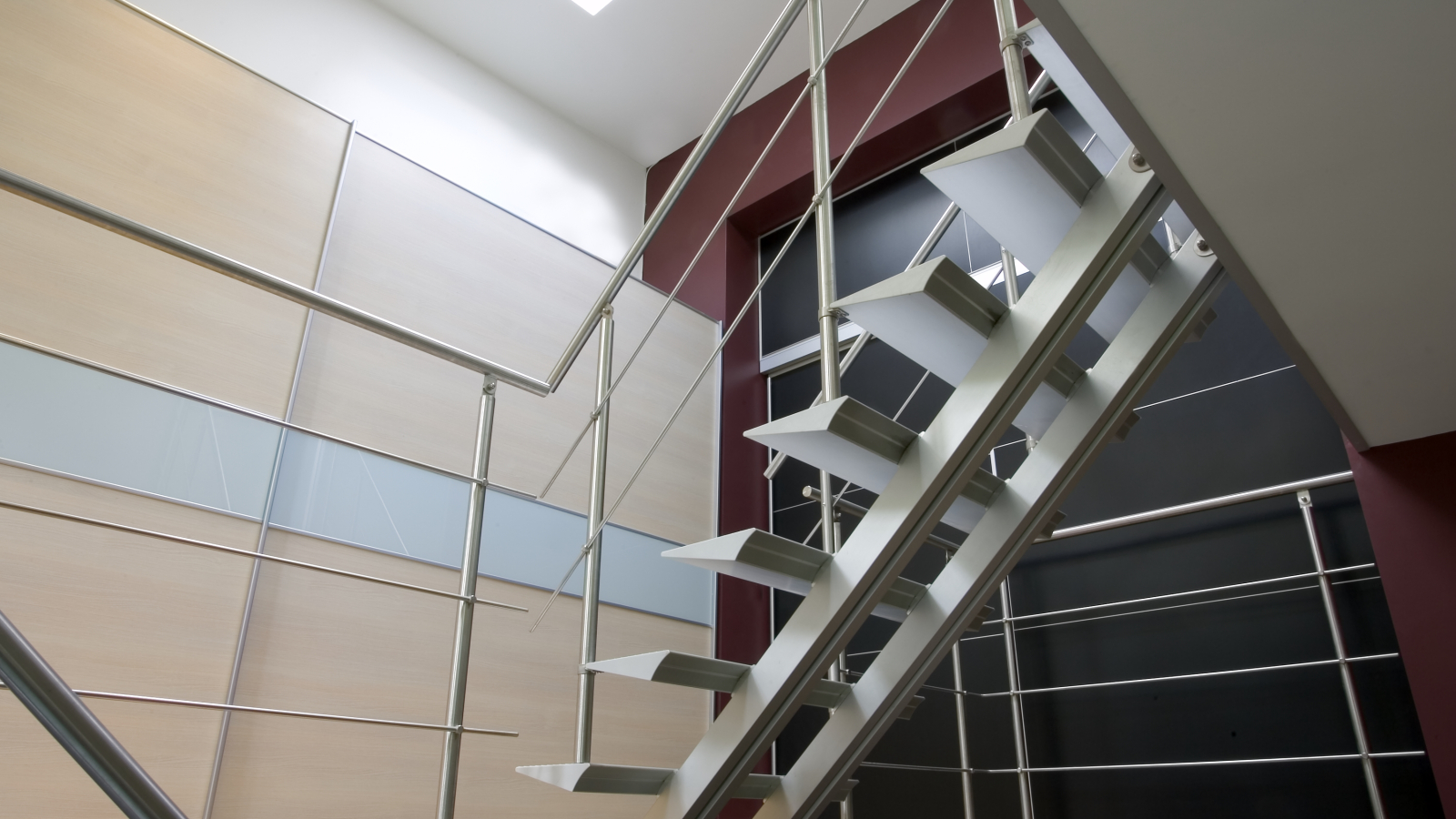 Trap Triangle in een moderne villa - Graah aluminium designtrappen